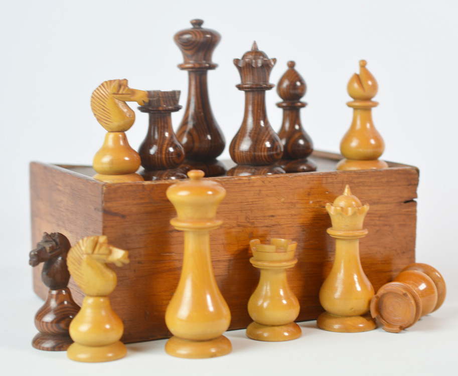 REF1823 Dublin pattern chessmen & box. - Antique Chess Shop