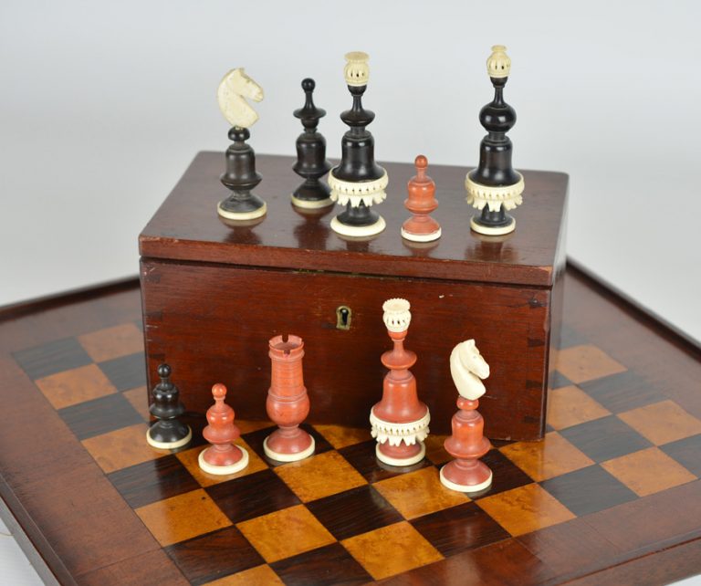 REF1603 French Lyon pattern chess set, box & board. - Antique Chess Shop