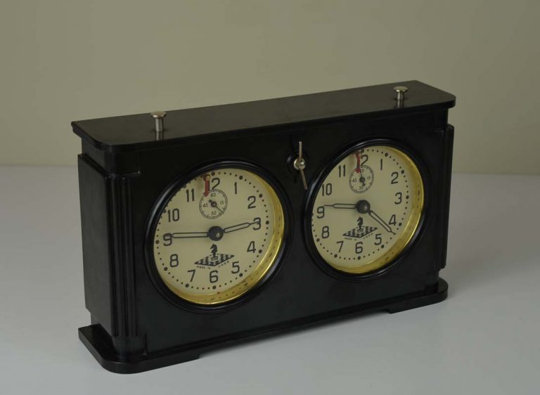 REF1276 Large chess clock. - Antique Chess Shop