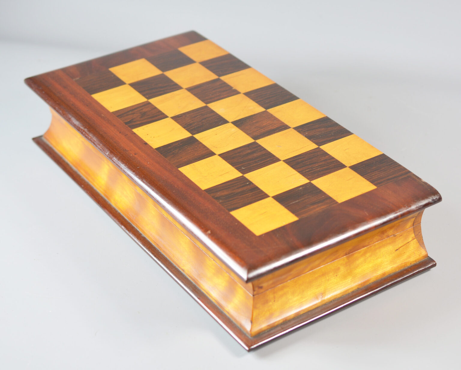 REF2025 folding chess board box. - Antique Chess Shop