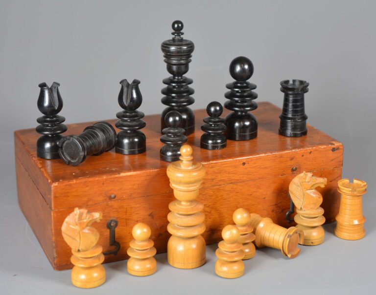 REF3240 English St George chessmen & Box - Antique Chess Shop