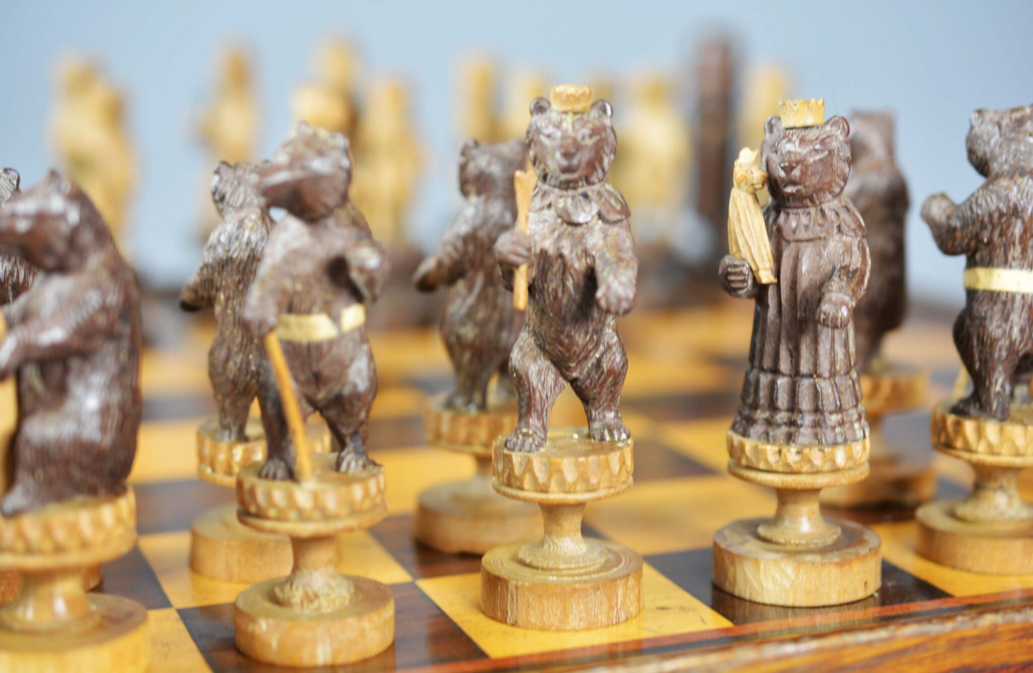 REF3379 Bears of Berne chess set box & board - Antique Chess Shop