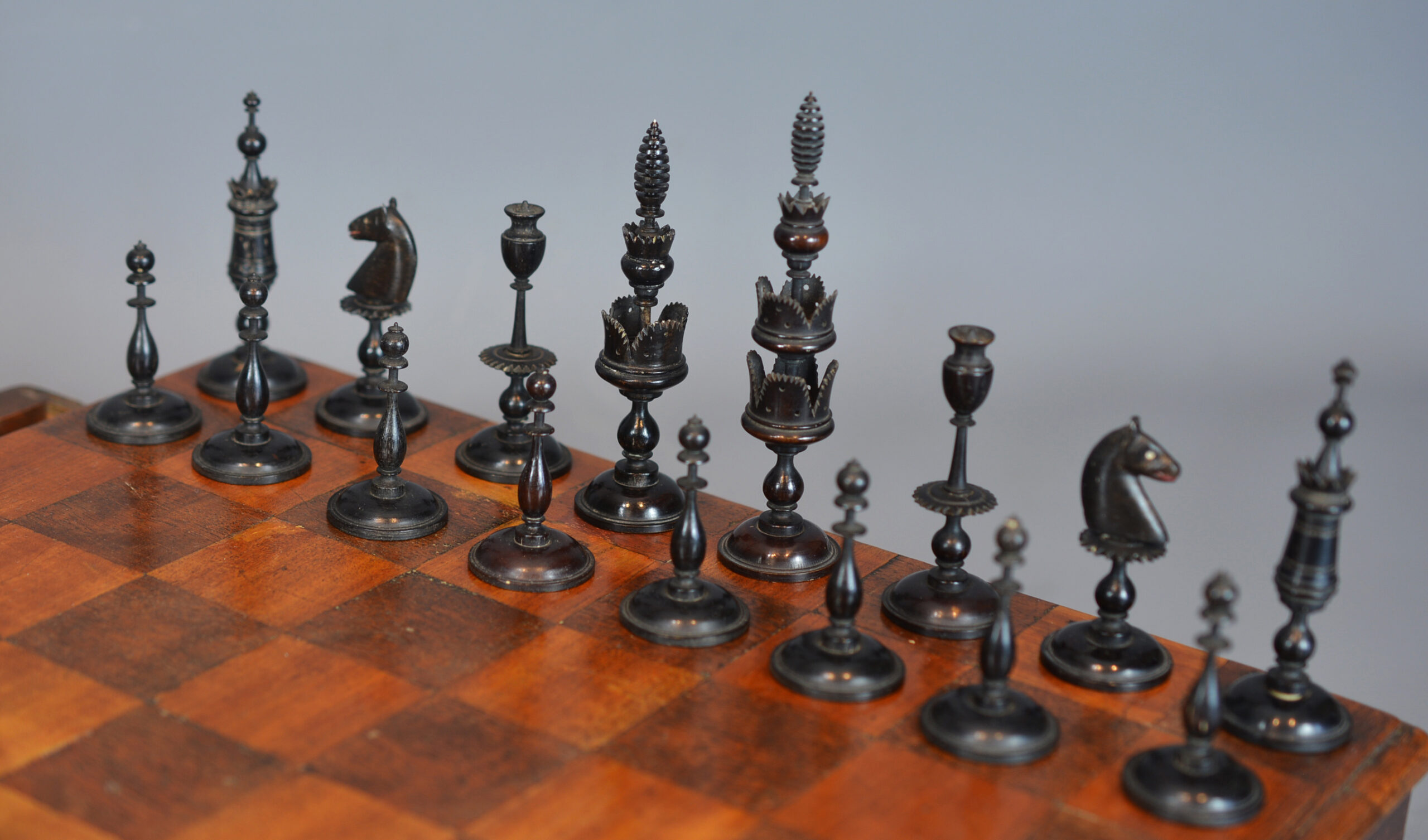 REF3414 Fine Nuremberg German chessmen & board. - Antique Chess Shop